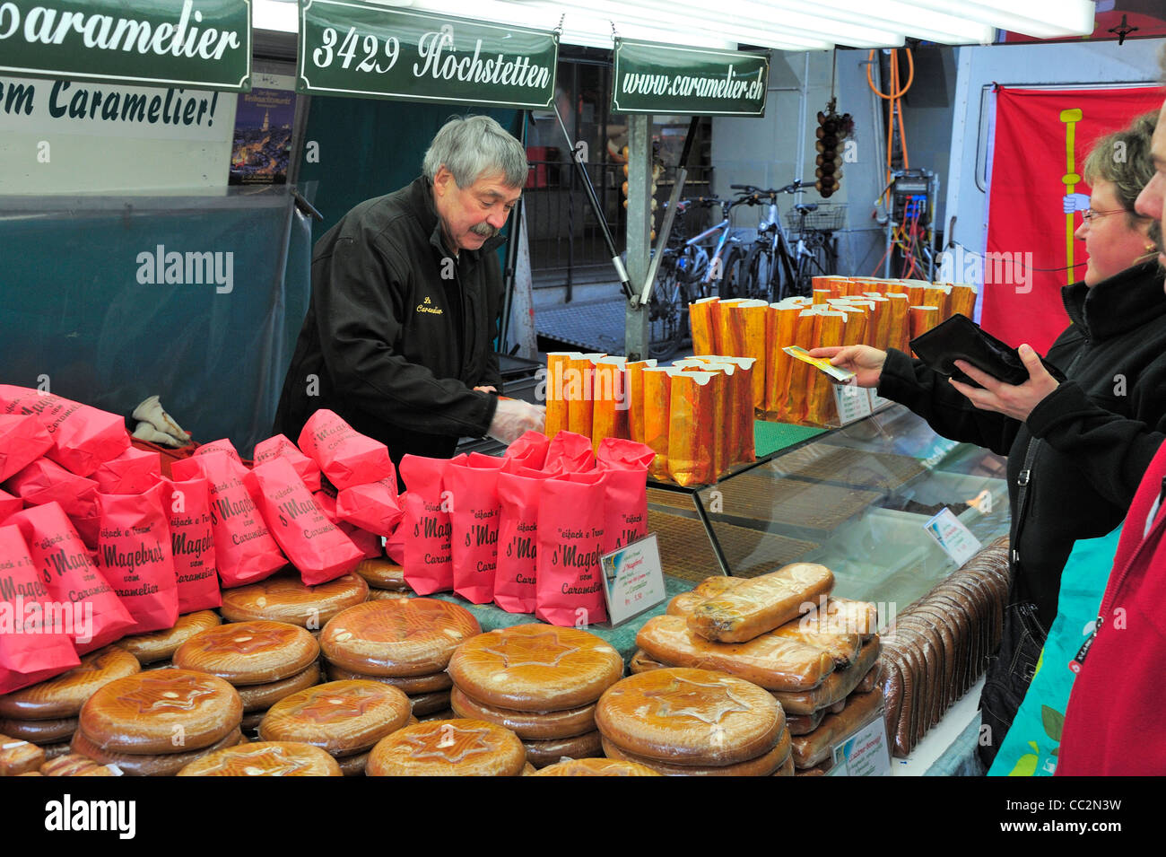 Trader stand hi-res stock photography and images - Alamy