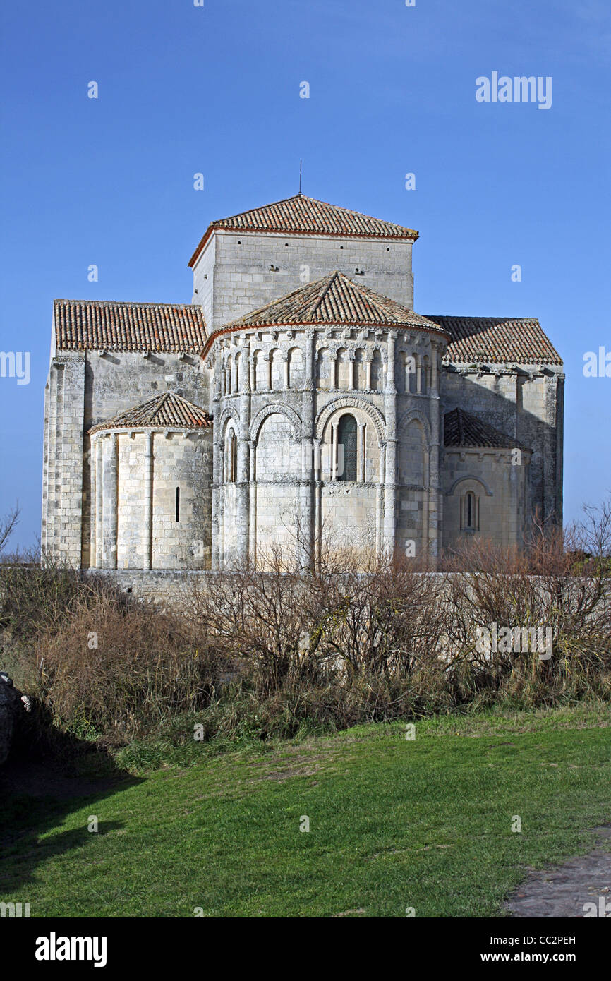 Talmont-sur-Gironde, cliff-top church of St Radegonde Stock Photo - Alamy