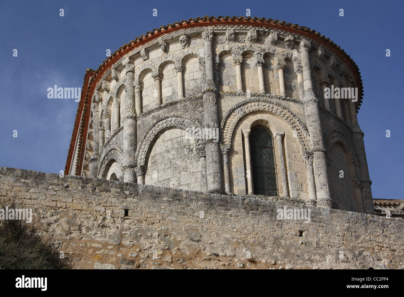 Talmont-sur-Gironde, cliff-top church of St Radegonde Stock Photo - Alamy