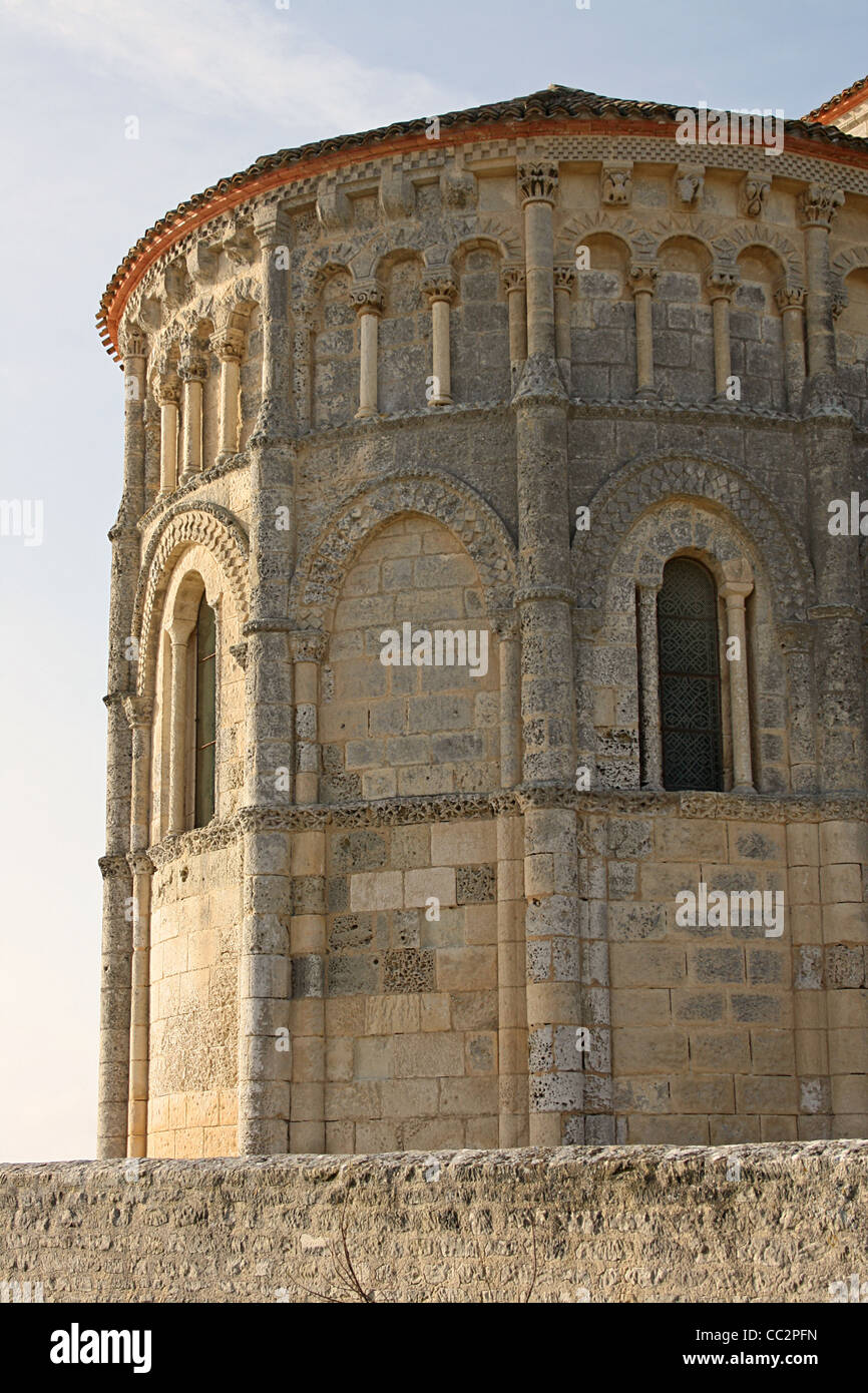 Talmont-sur-Gironde, cliff-top church of St Radegonde Stock Photo - Alamy