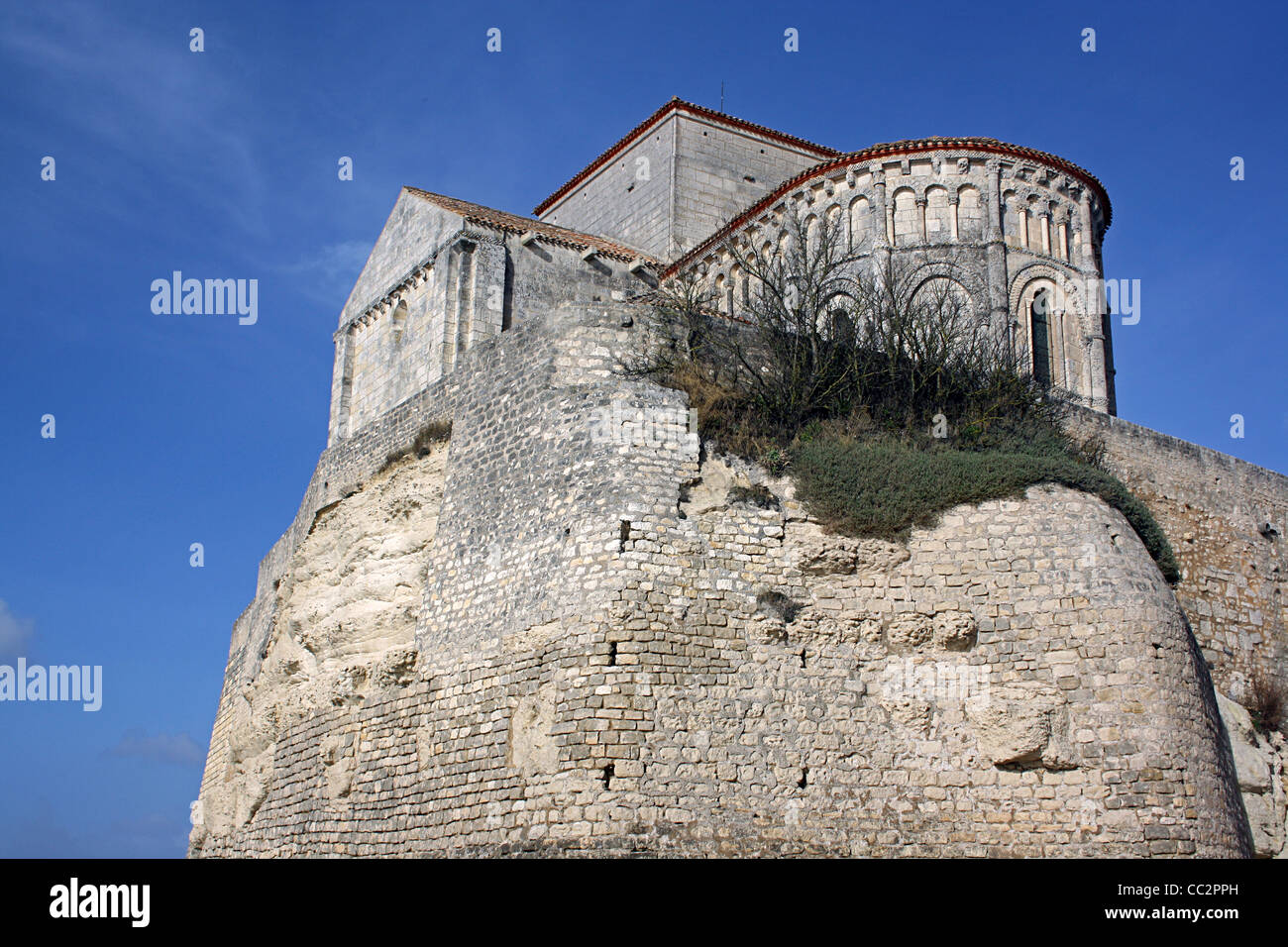 Talmont-sur-Gironde, cliff-top church of St Radegonde Stock Photo - Alamy