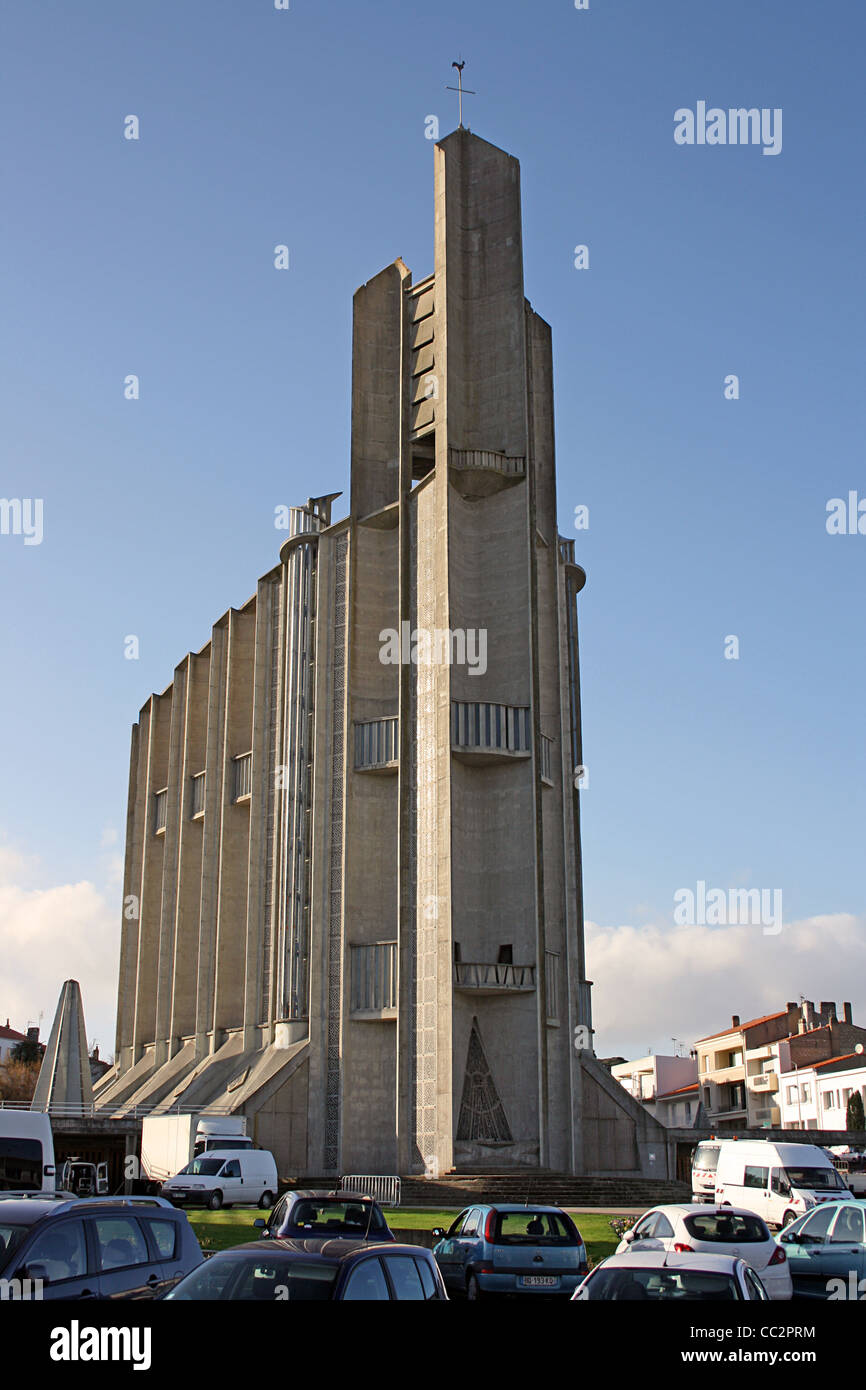 Modern reinforced concrete church hi-res stock photography and images ...