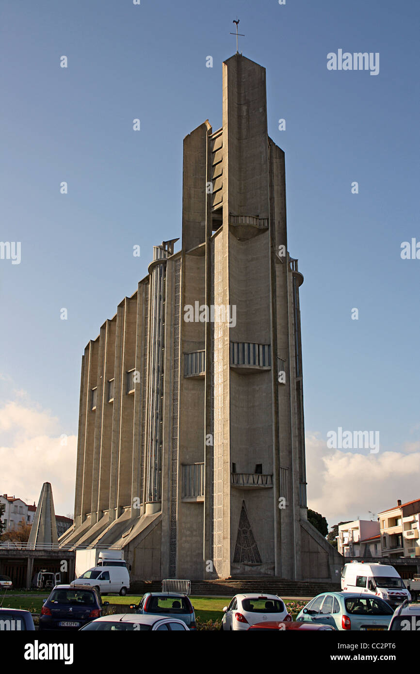 Modern reinforced concrete church hi-res stock photography and images ...
