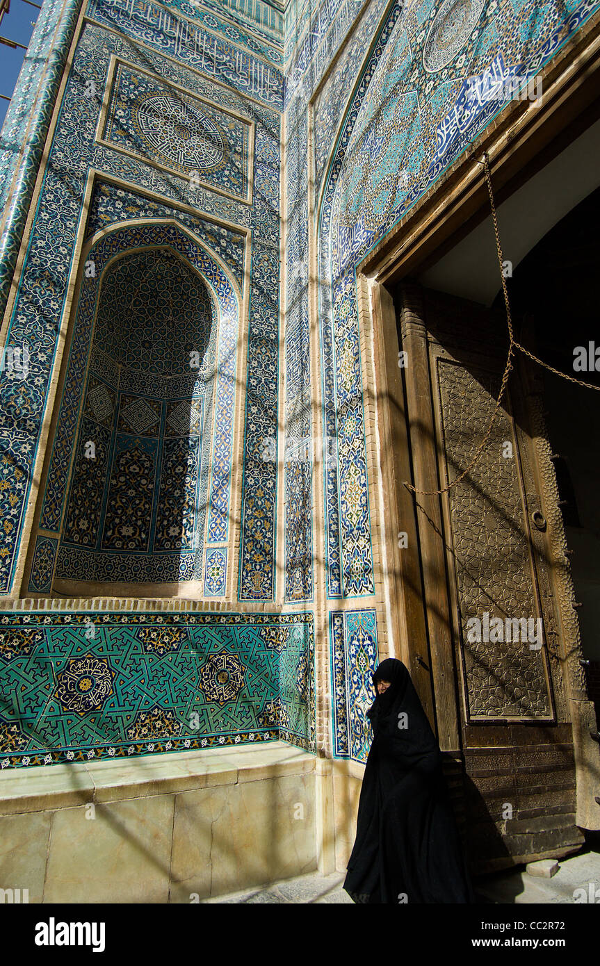 White chador hi-res stock photography and images - Alamy