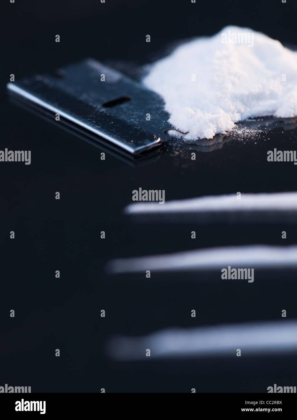 Close up of cocaine and razor on black background Stock Photo - Alamy