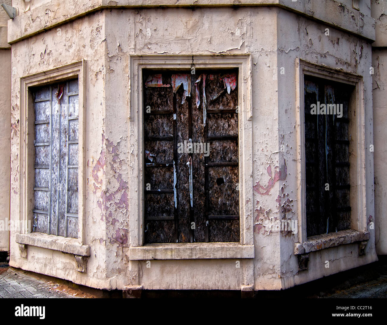 Derelict windows hi-res stock photography and images - Alamy