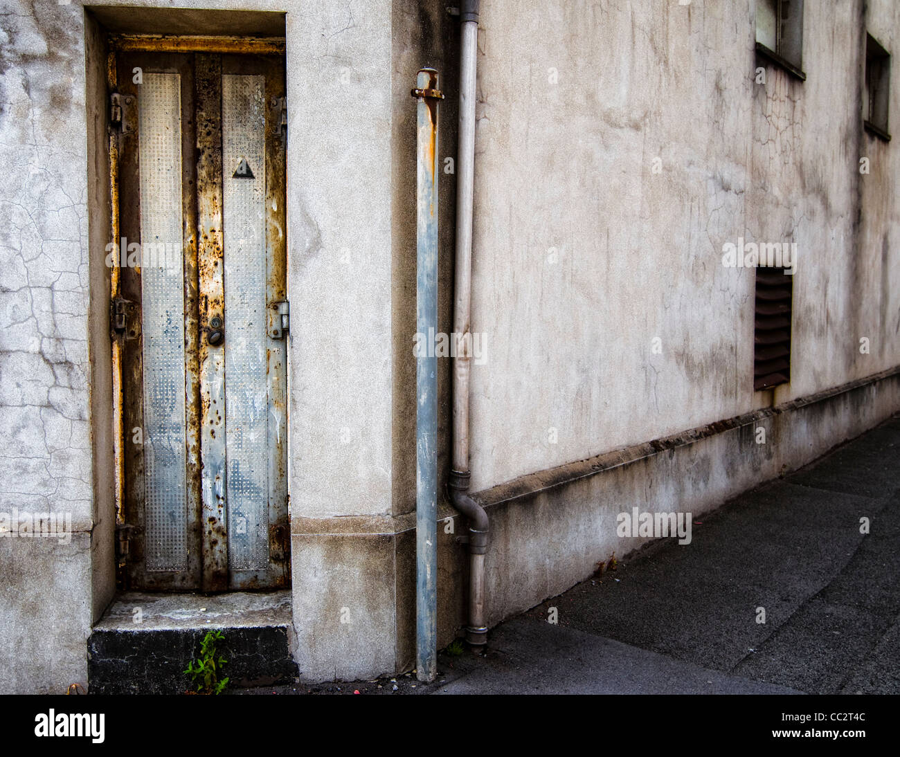 House derelict rundown decayed hi-res stock photography and images - Alamy