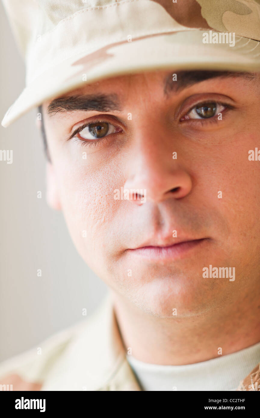 Soldier uniform studio hi-res stock photography and images - Alamy