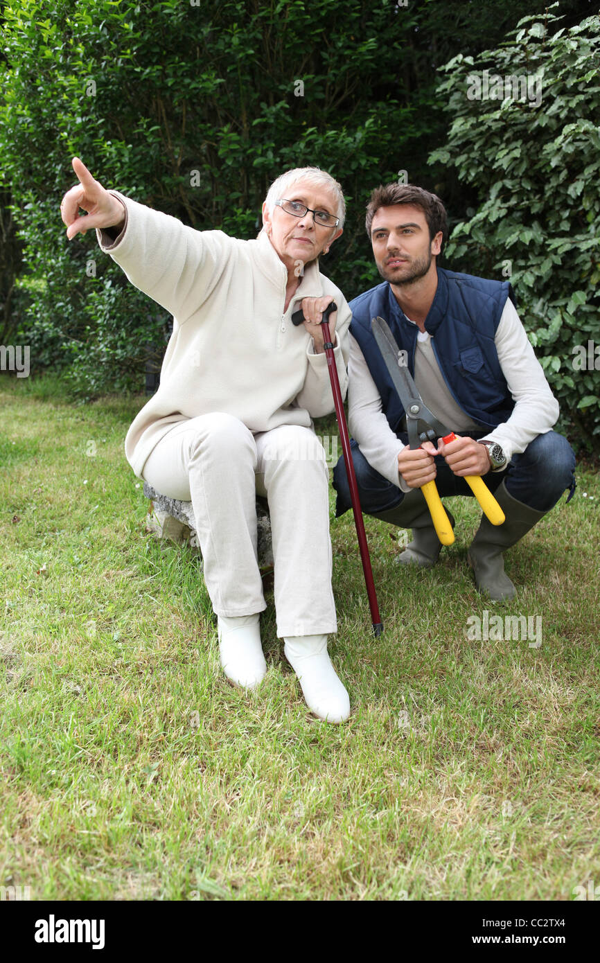 Senior pointing out something to gardener Stock Photo - Alamy