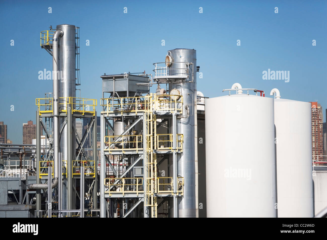 Oil processing plant hi-res stock photography and images - Alamy