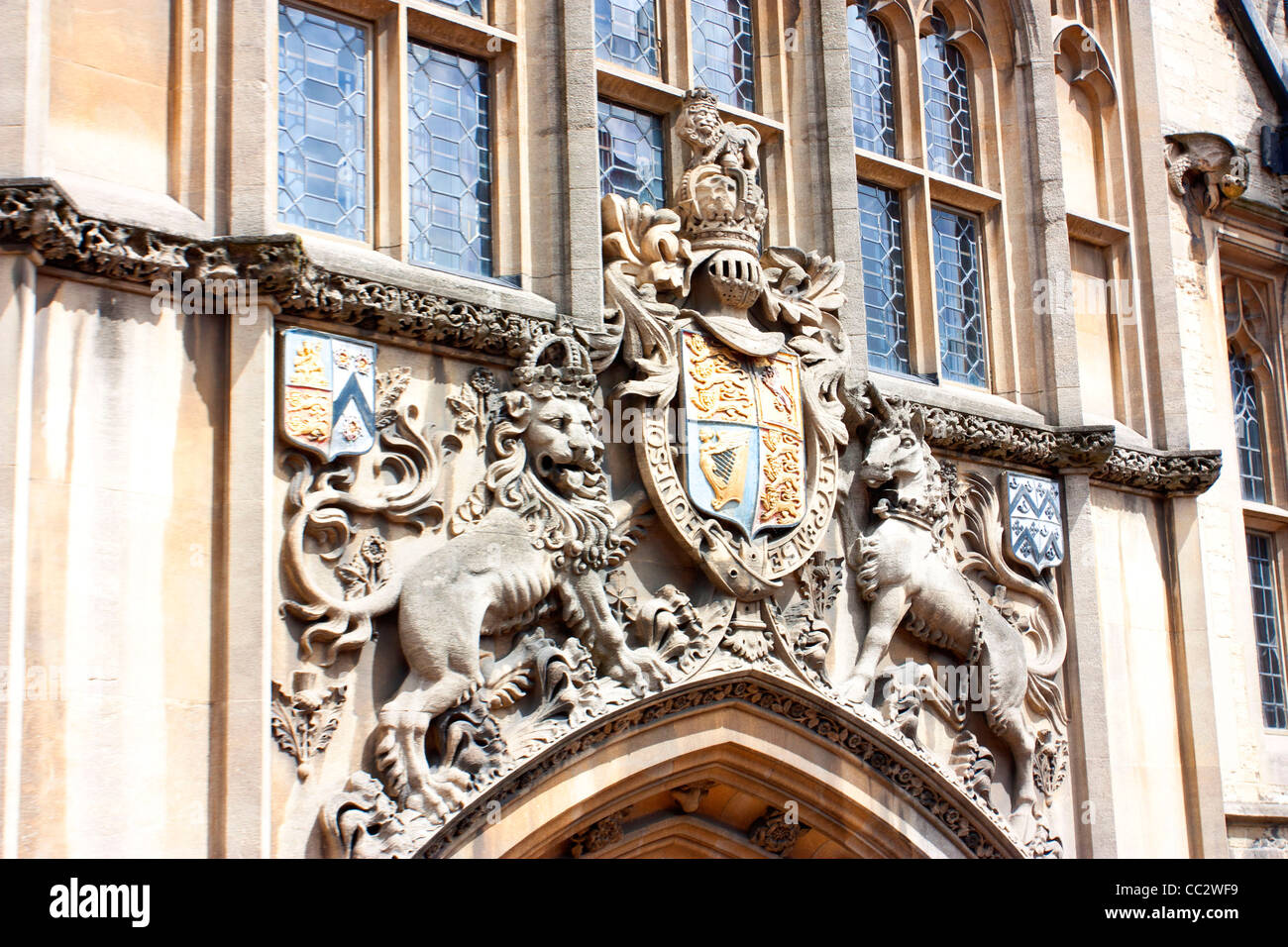 old antique heraldic crest in oxford college Stock Photo - Alamy