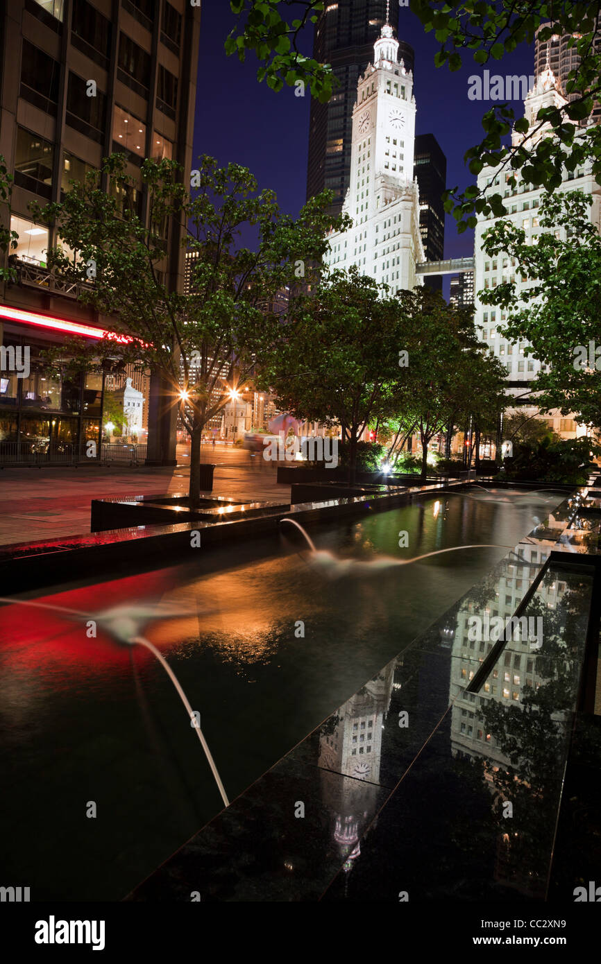 USA, Illinois, Chicago, Fountain and Wrigley Building illuminated at ...
