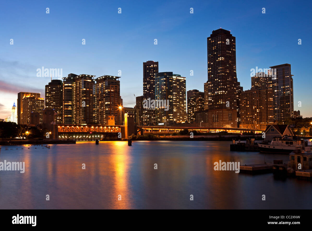 Skyline of chicago at dusk hi-res stock photography and images - Alamy