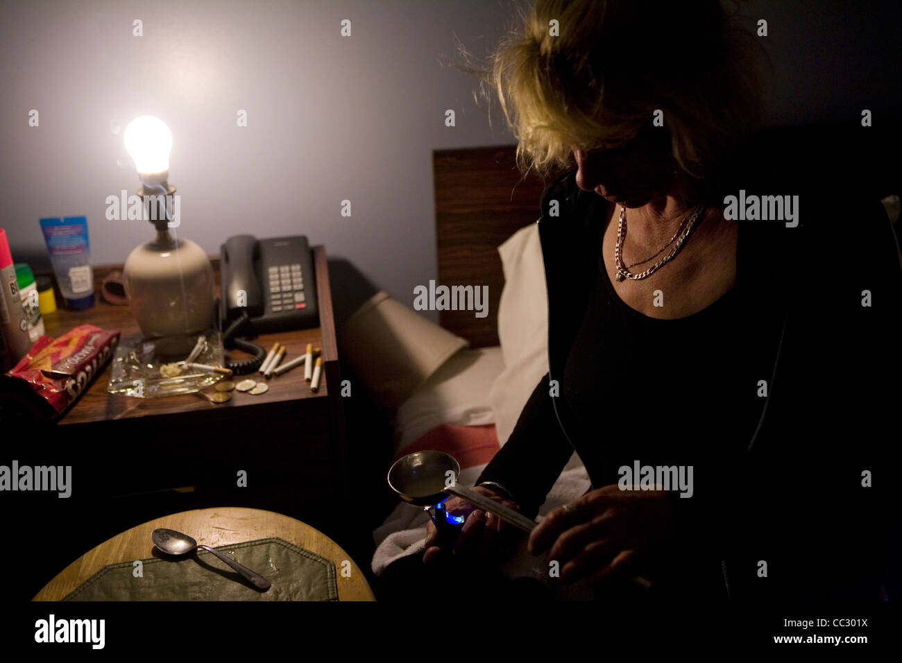 Woman smoking crack cocaine hi-res stock photography and images - Alamy