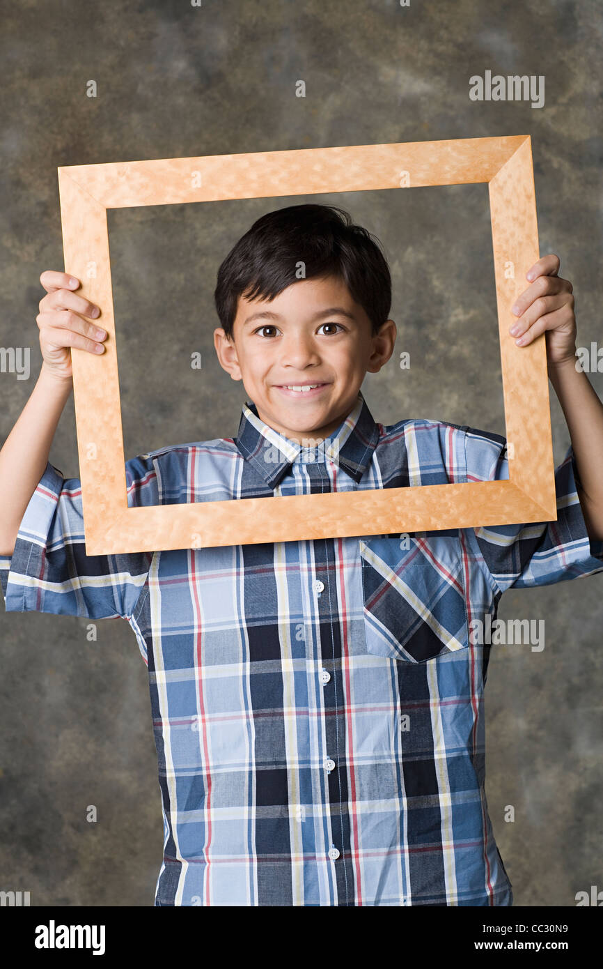 Boy looking through frame hi-res stock photography and images - Alamy