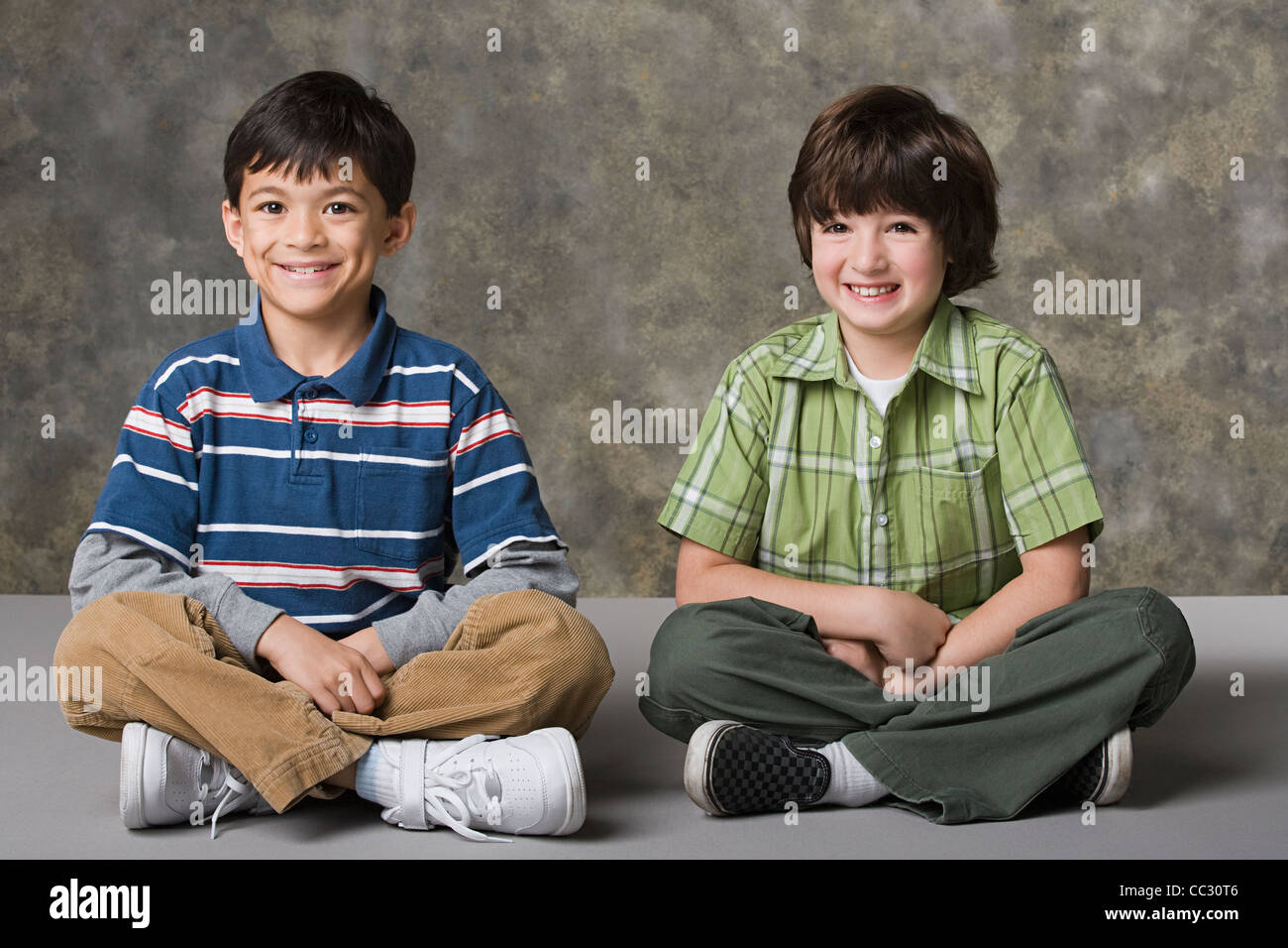 Portrait of two boys (6-7, 8-9) smiling, studio shot Stock Photo - Alamy