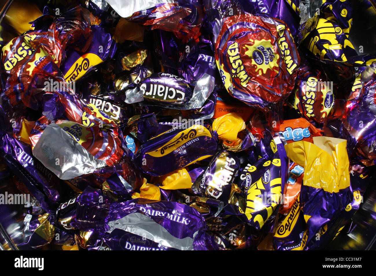 Twisted creme egg chocolate hi-res stock photography and images - Alamy