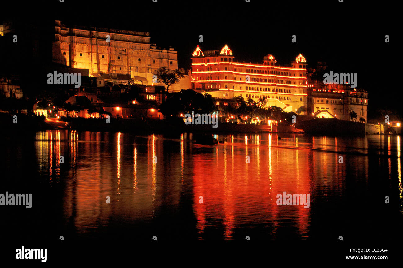 Udaipur City palace at night ( India Stock Photo - Alamy