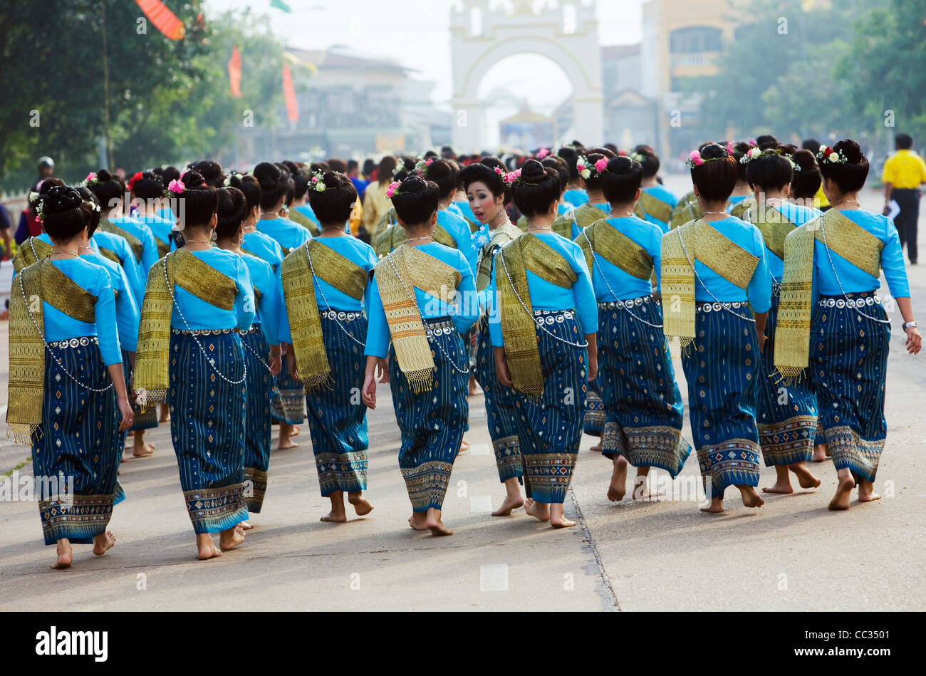 Isan dancers hi-res stock photography and images - Alamy