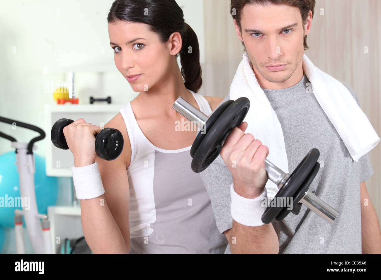 Couple using hand weights Stock Photo - Alamy