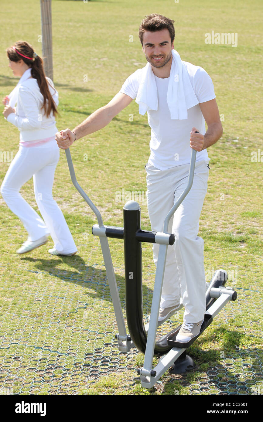 Muscular man using elliptical hi-res stock photography and images - Alamy