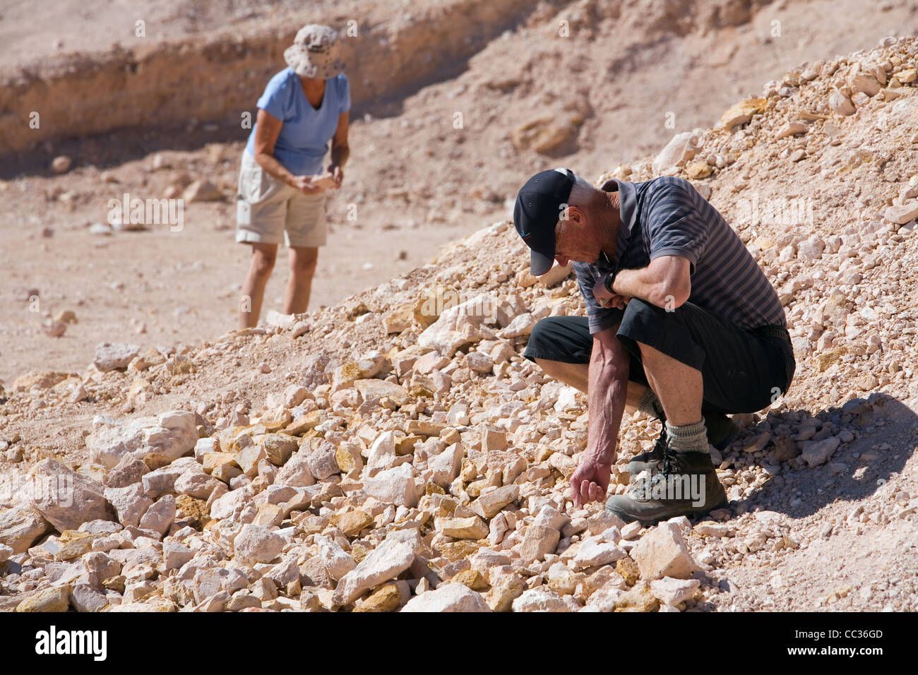 Fossicking hi-res stock photography and images - Alamy