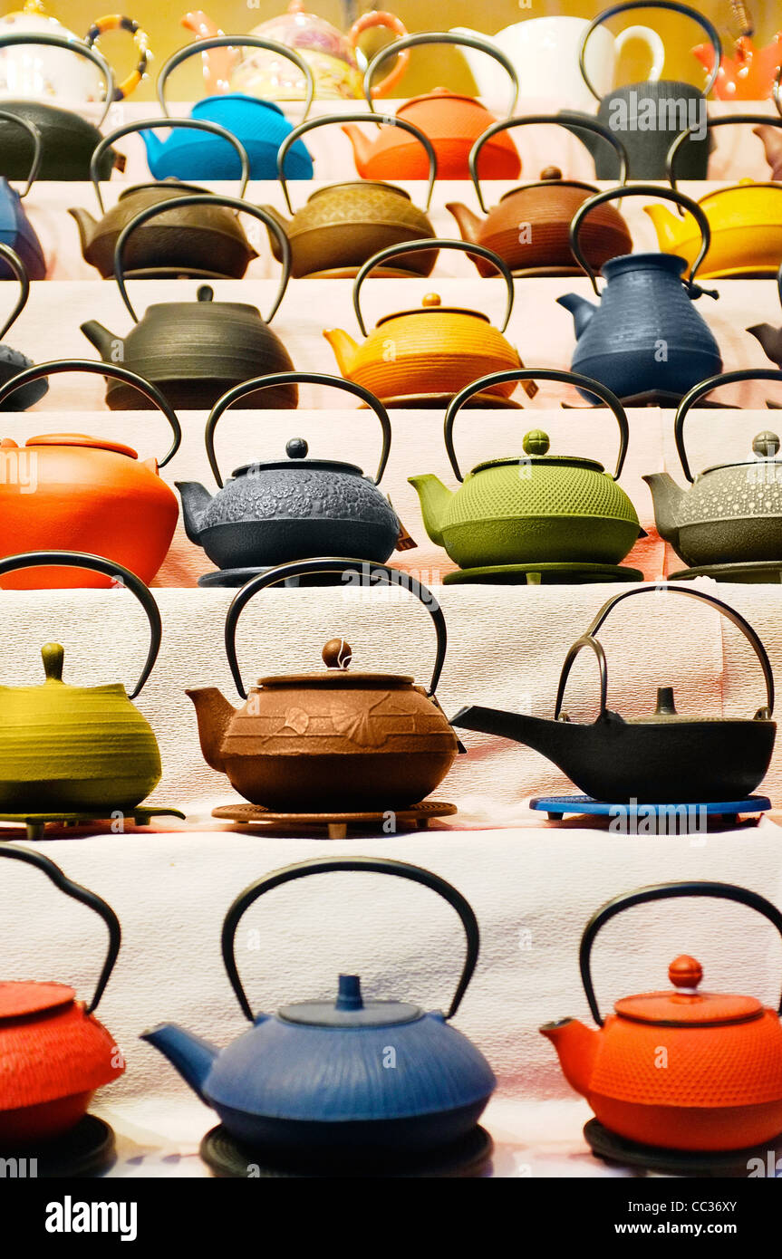 Cast iron teapots japan hi-res stock photography and images - Alamy