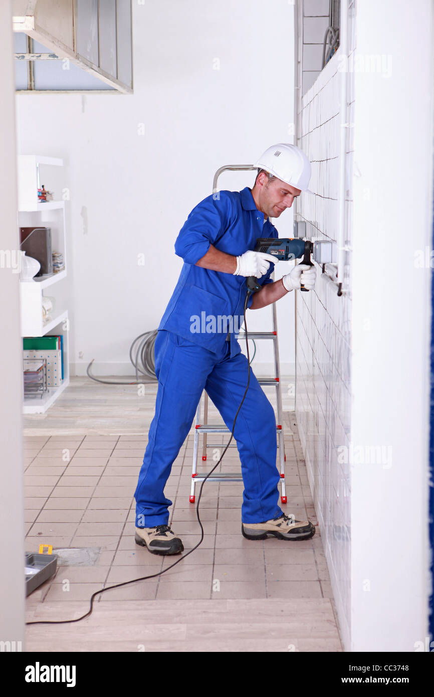 Tradesman using a power drill Stock Photo - Alamy