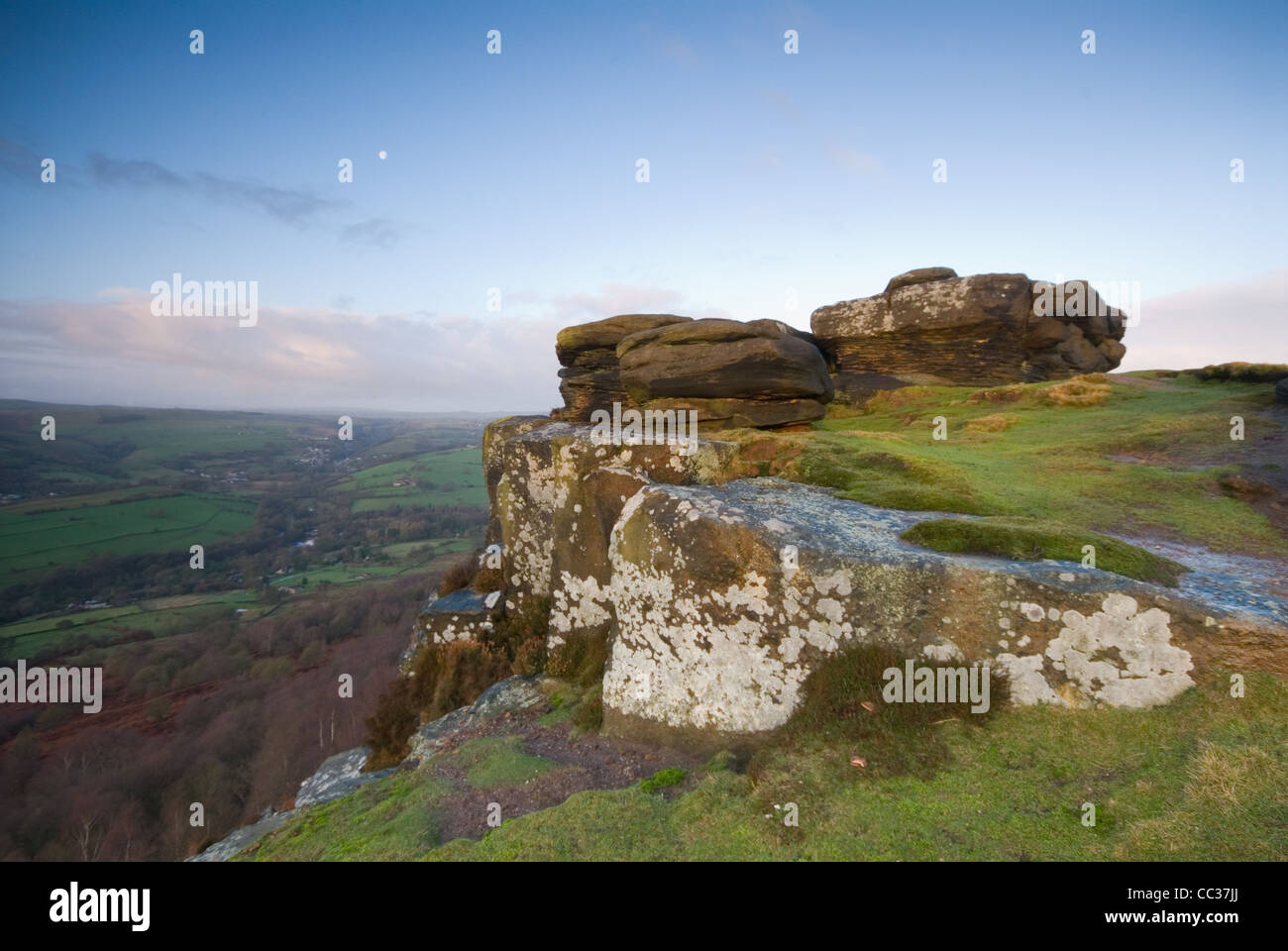 Derbyshire Landscape Scenery at Curbar Edge in the Peak District ...