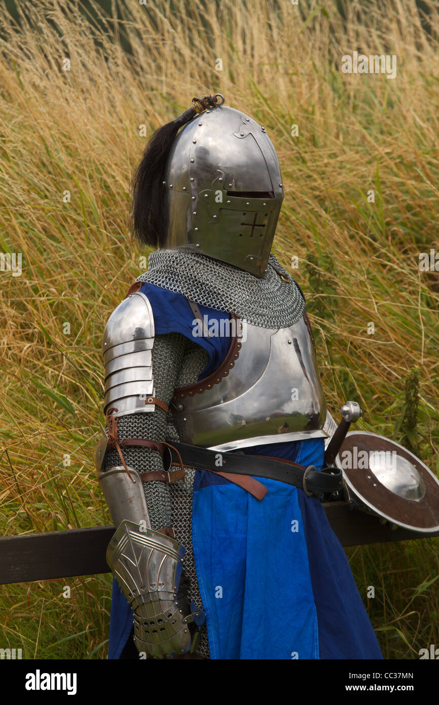 Blue medieval knight in armor hi-res stock photography and images - Alamy