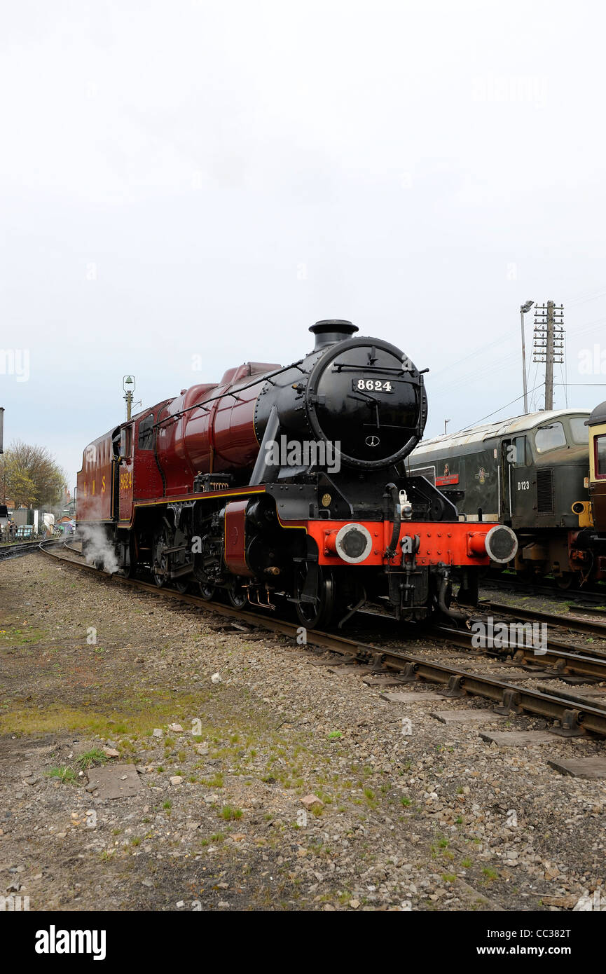 LMS Stanier 8F 2-8-0 locomotive 8624 great central railway loughborough ...