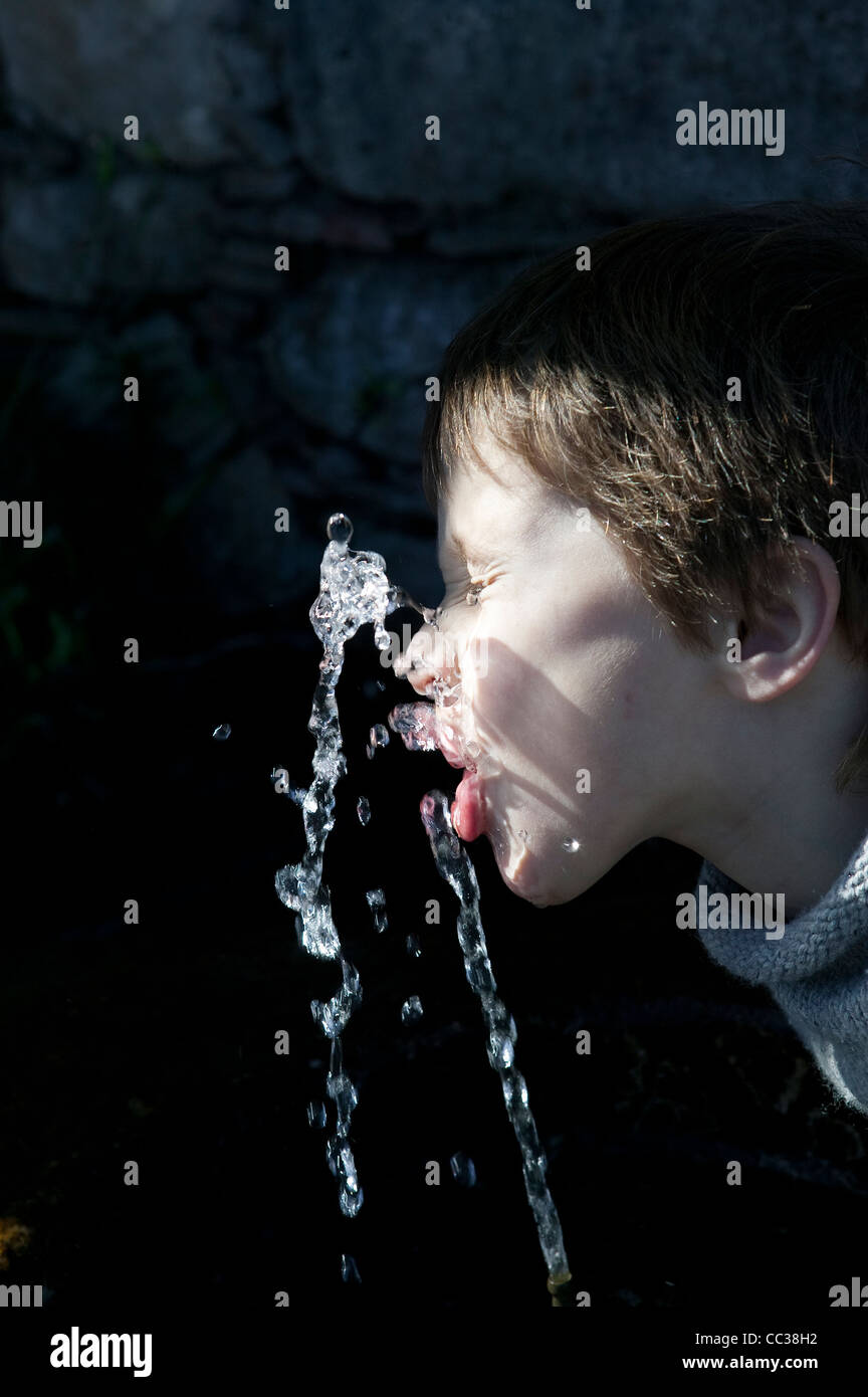 Little boy drinking water from a fountain Stock Photo - Alamy