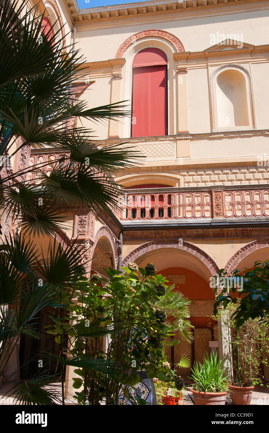 Beautiful Colonnade and Courtyard in the Medieval City of Bologna Italy ...