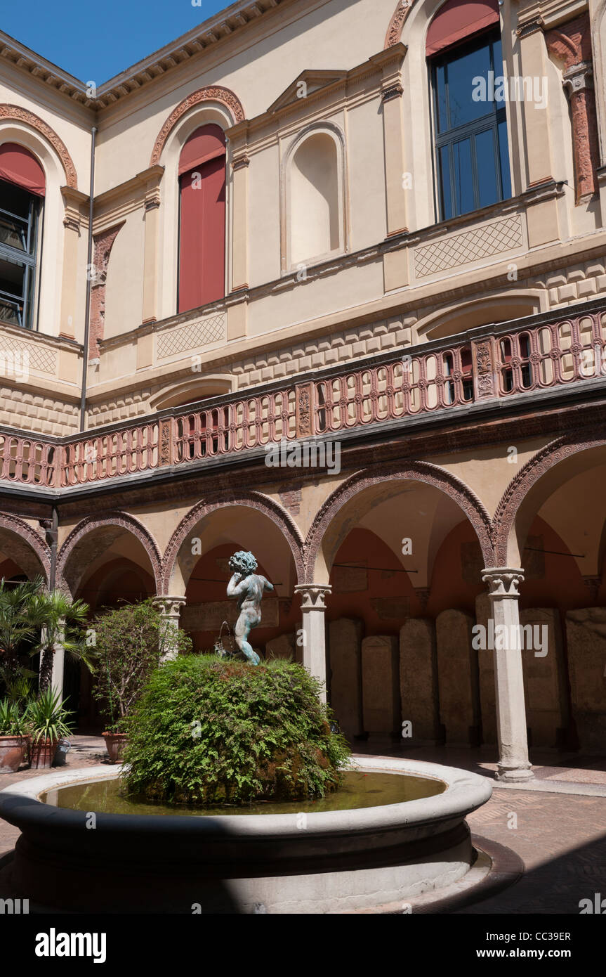 Beautiful Colonnade and Courtyard in the Medieval City of Bologna Italy ...