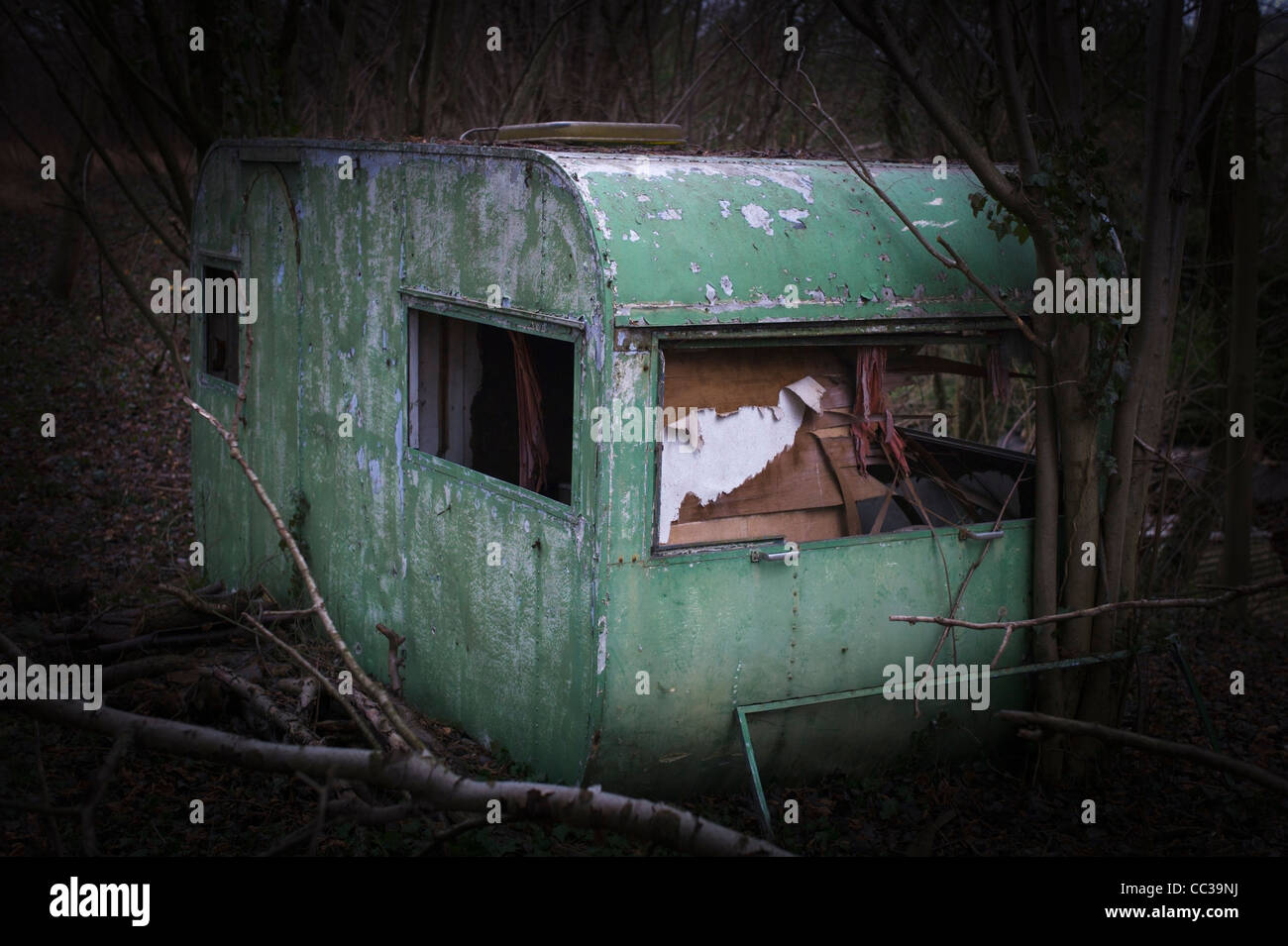 Decaying caravan hi-res stock photography and images - Alamy