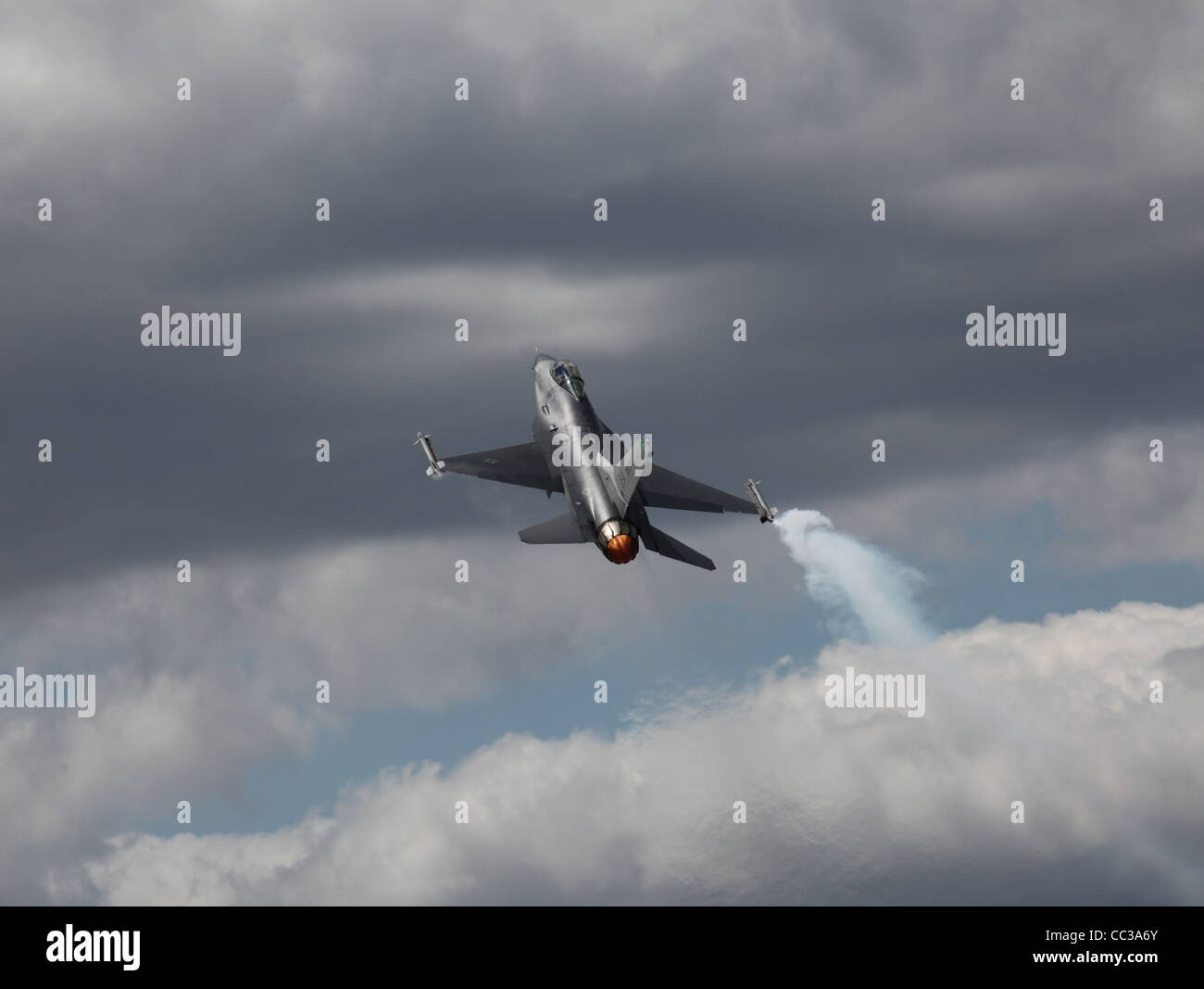 General Dynamics F-16 Fighting Falcon jet fighter seen taking off at ...