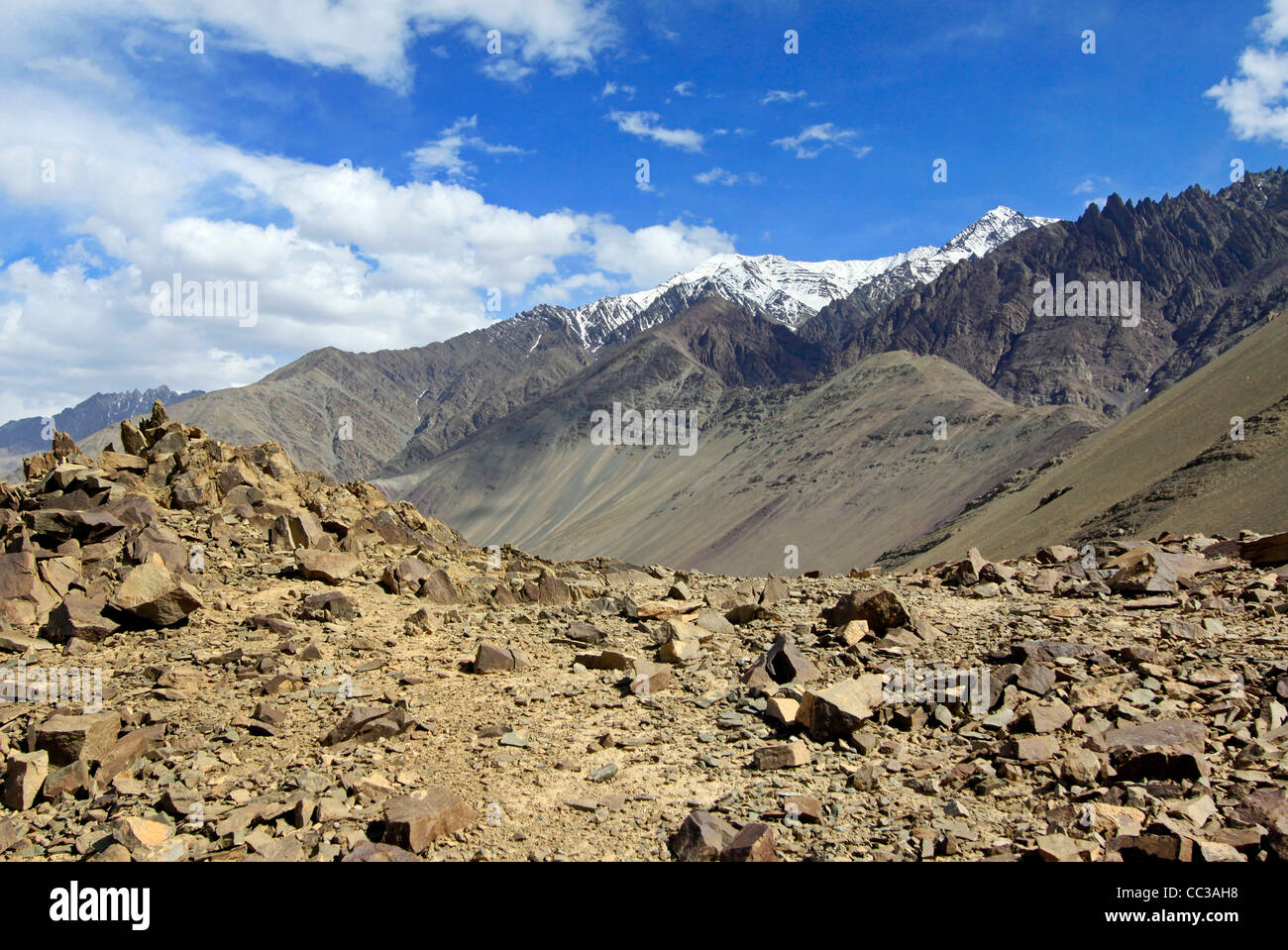 Himalayan scenery hi-res stock photography and images - Alamy