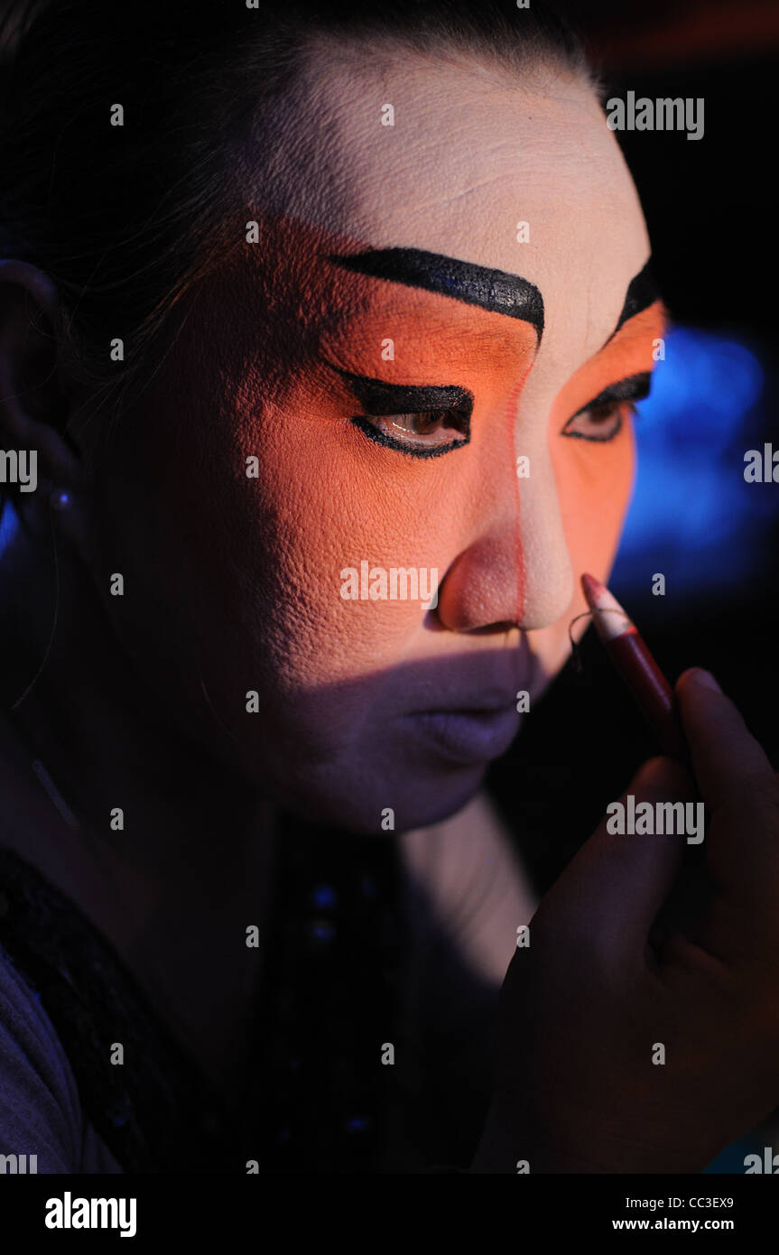 chinese opera actress is painting her face backstage Stock Photo - Alamy