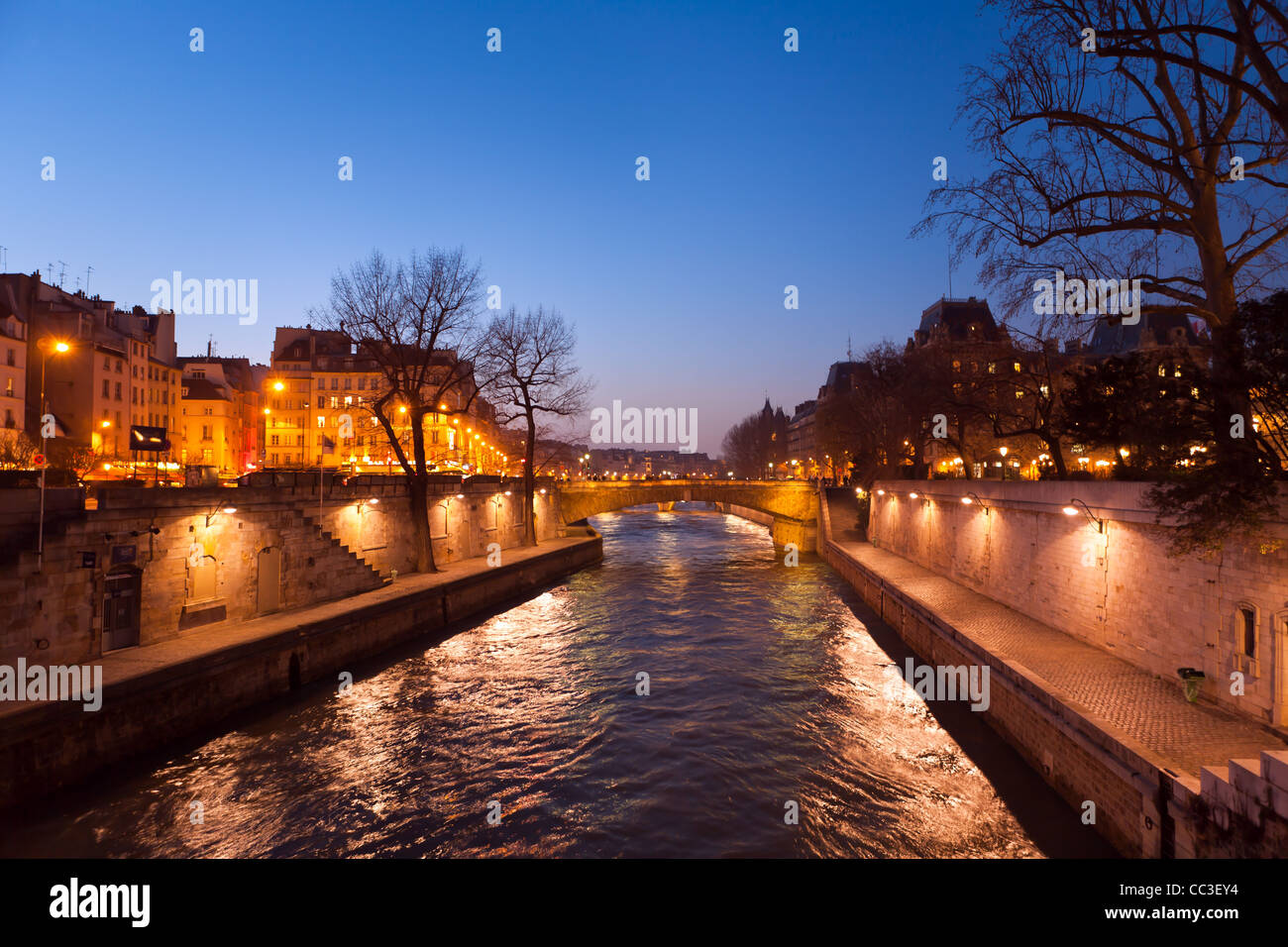 The picture is made in the evening on the Sena river in Paris Stock ...