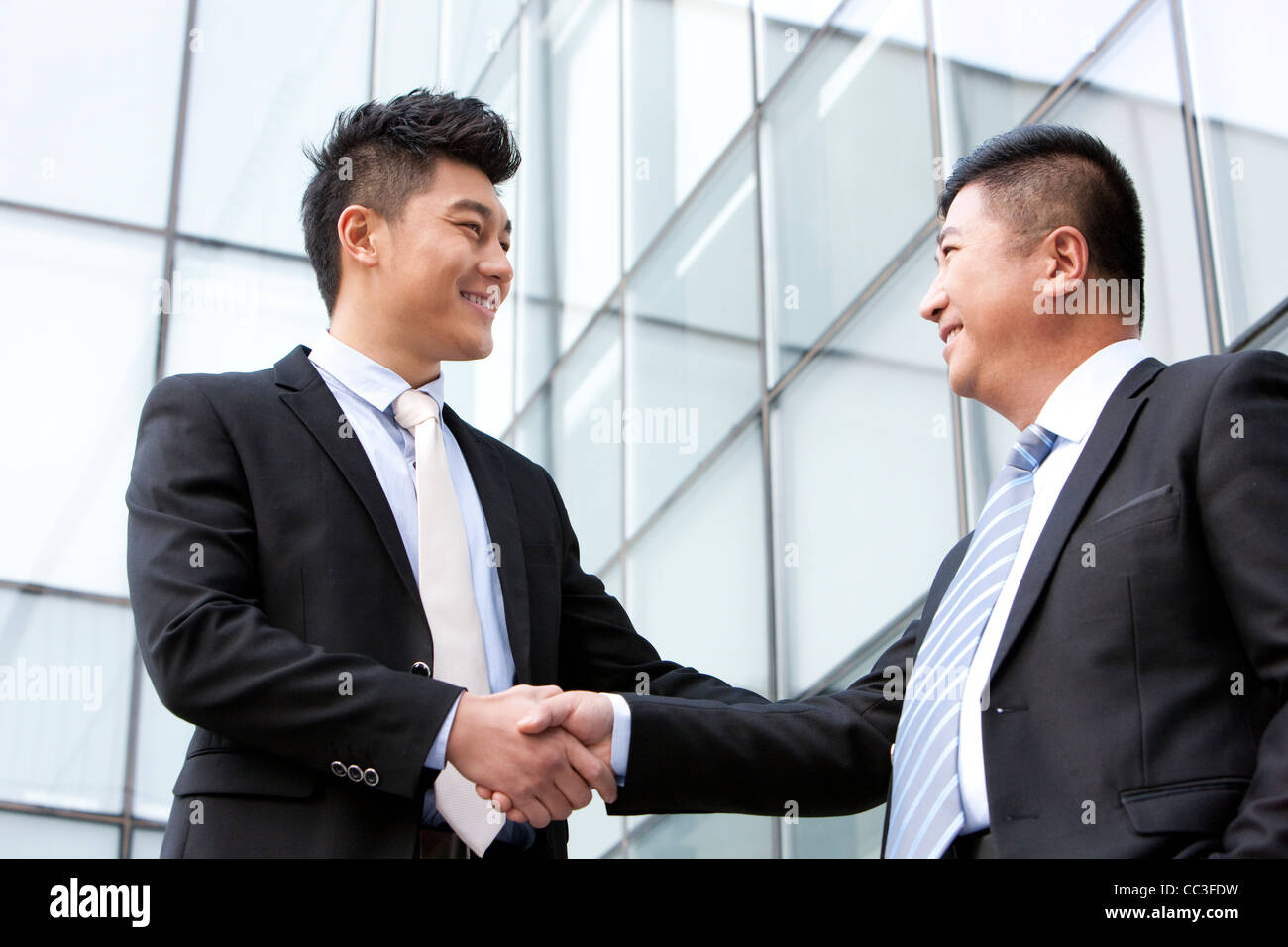 Businessmen shaking hands Stock Photo - Alamy