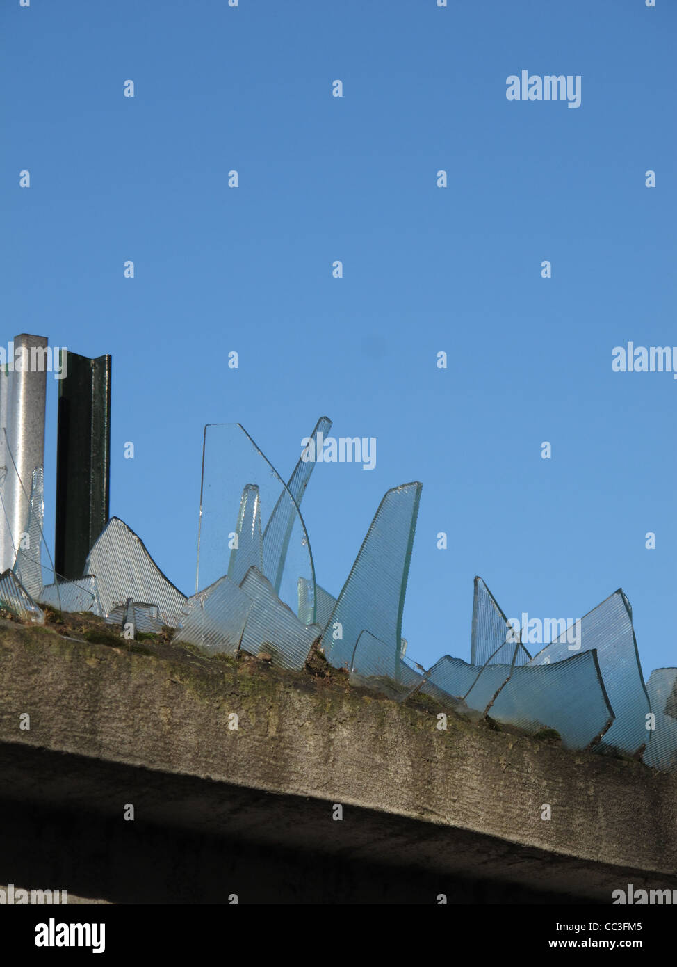 Broken glass on top of a wall hi-res stock photography and images - Alamy