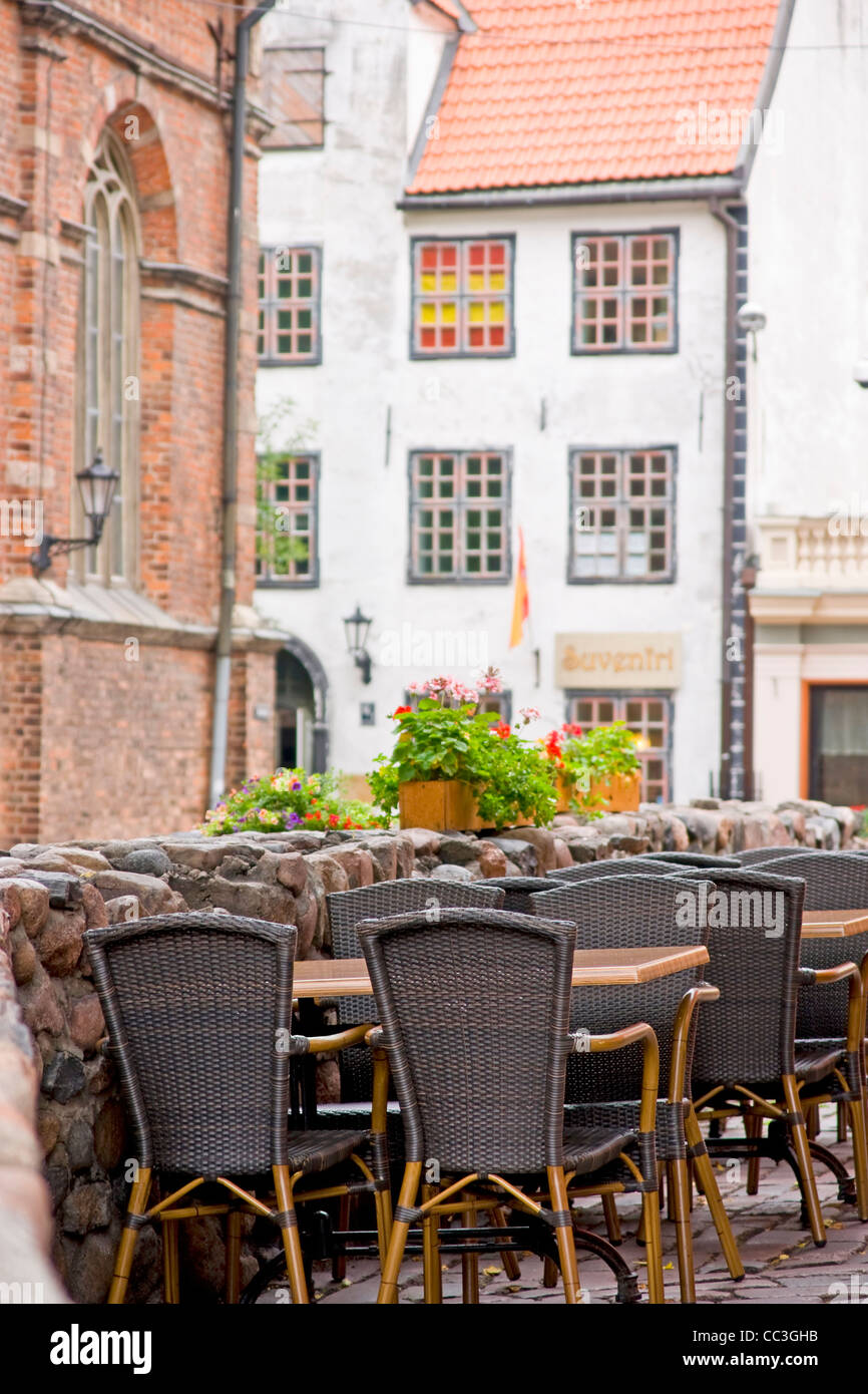 Empty restaurant table Stock Photo - Alamy