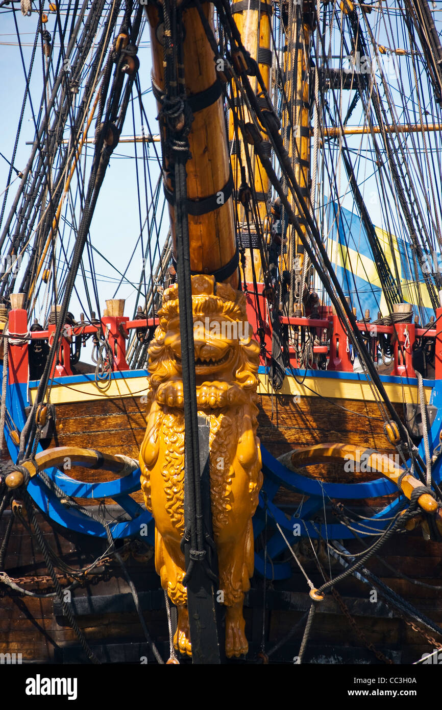 Old sailship hi-res stock photography and images - Alamy