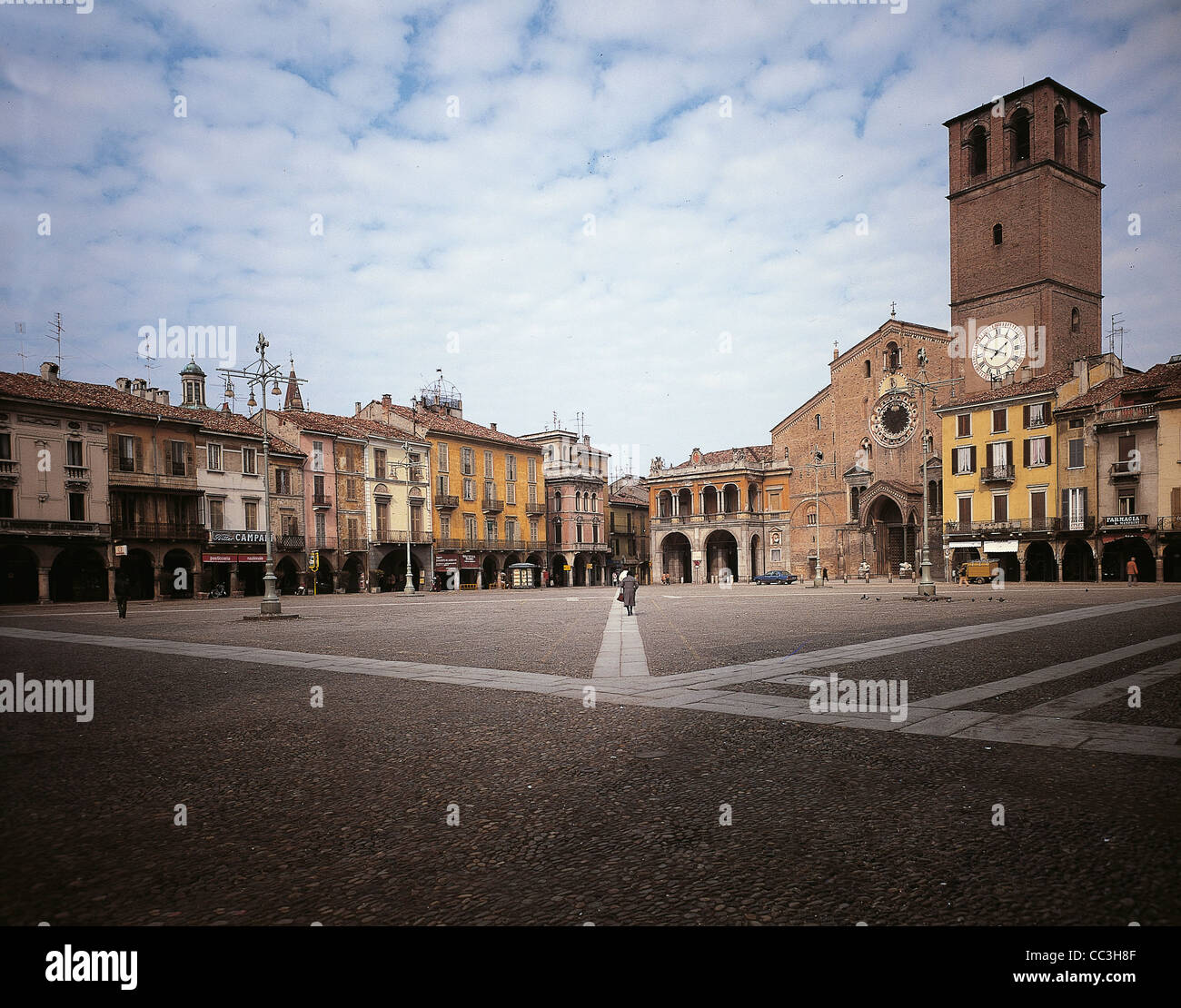 Victory square hi-res stock photography and images - Alamy