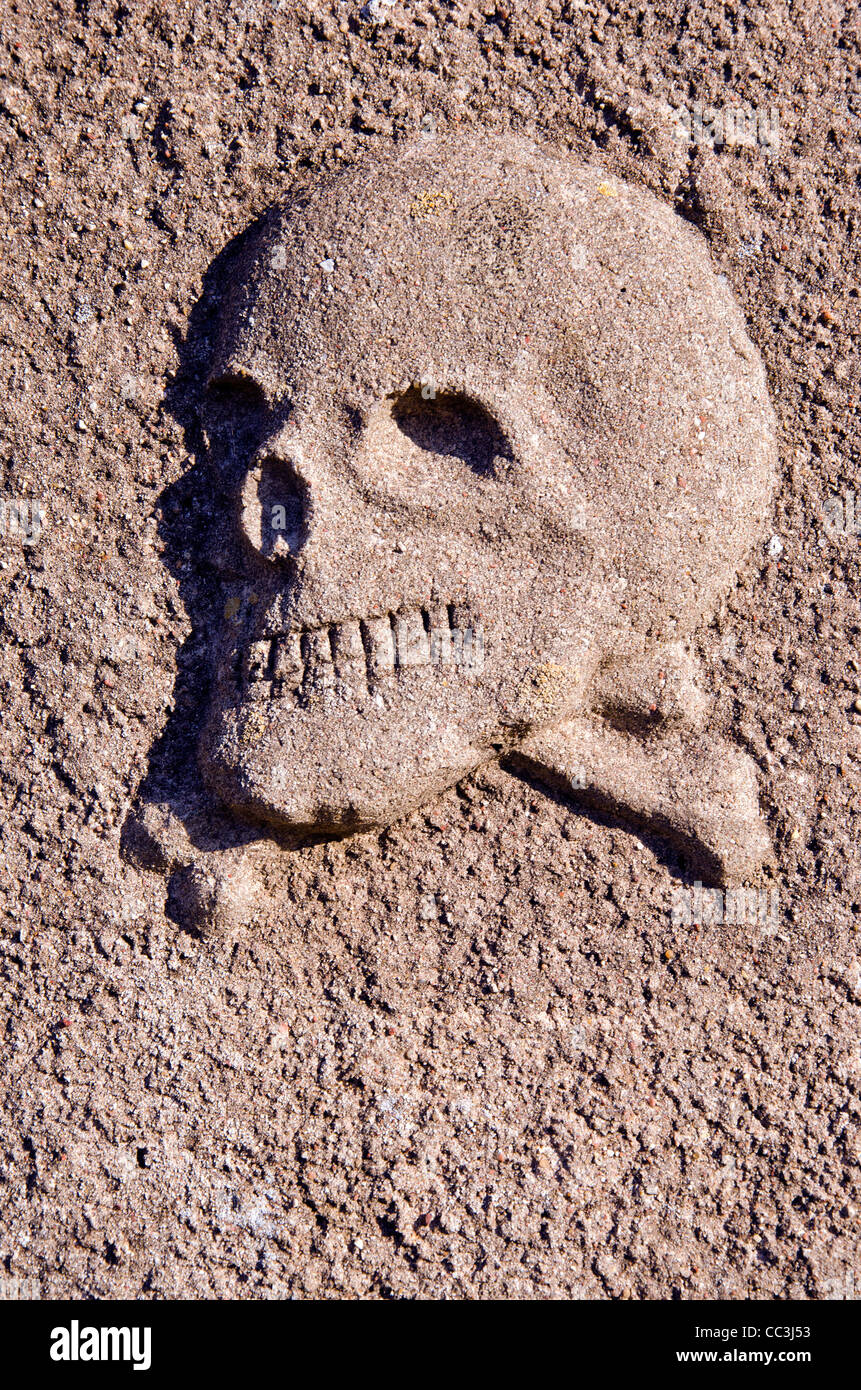 Human skull crossbones hi-res stock photography and images - Alamy