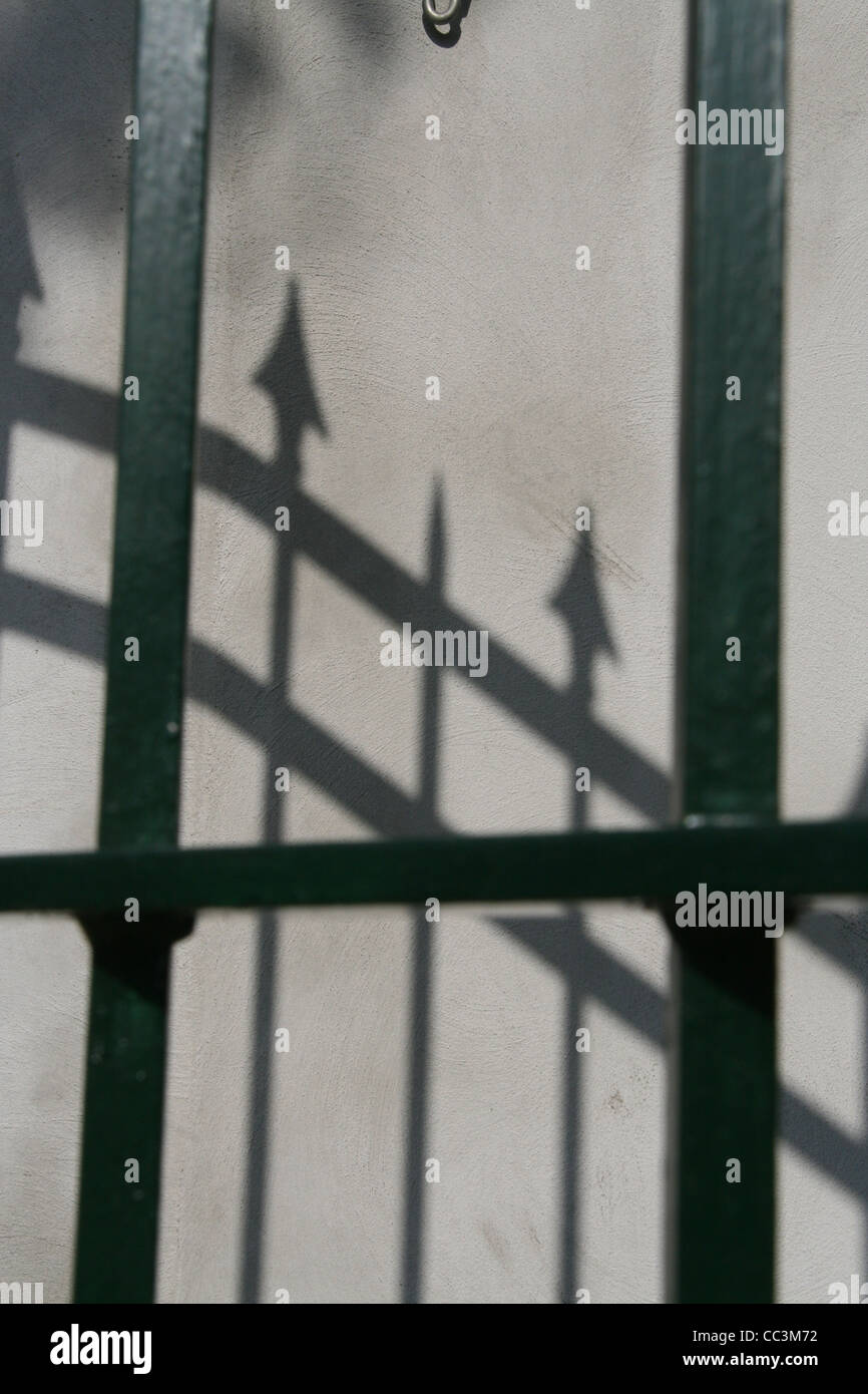 Fence white wall symmetry hi-res stock photography and images - Alamy