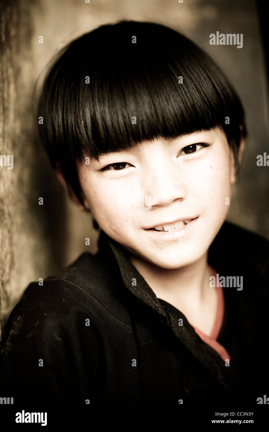Vietnamese boy costume hi-res stock photography and images - Alamy