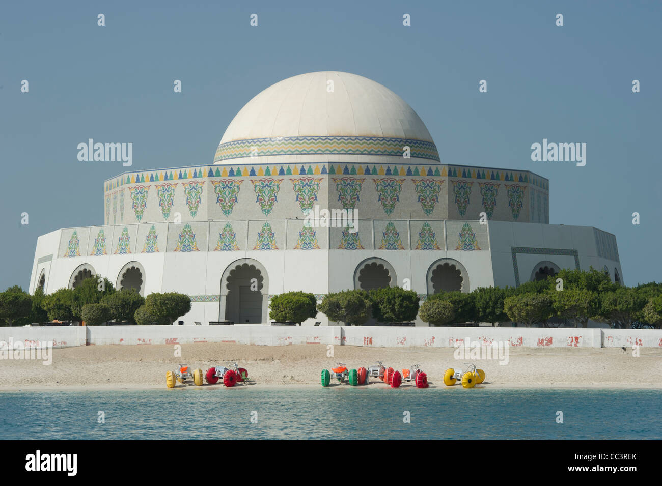 Mosque on a beach in Abu Dhabi Stock Photo - Alamy
