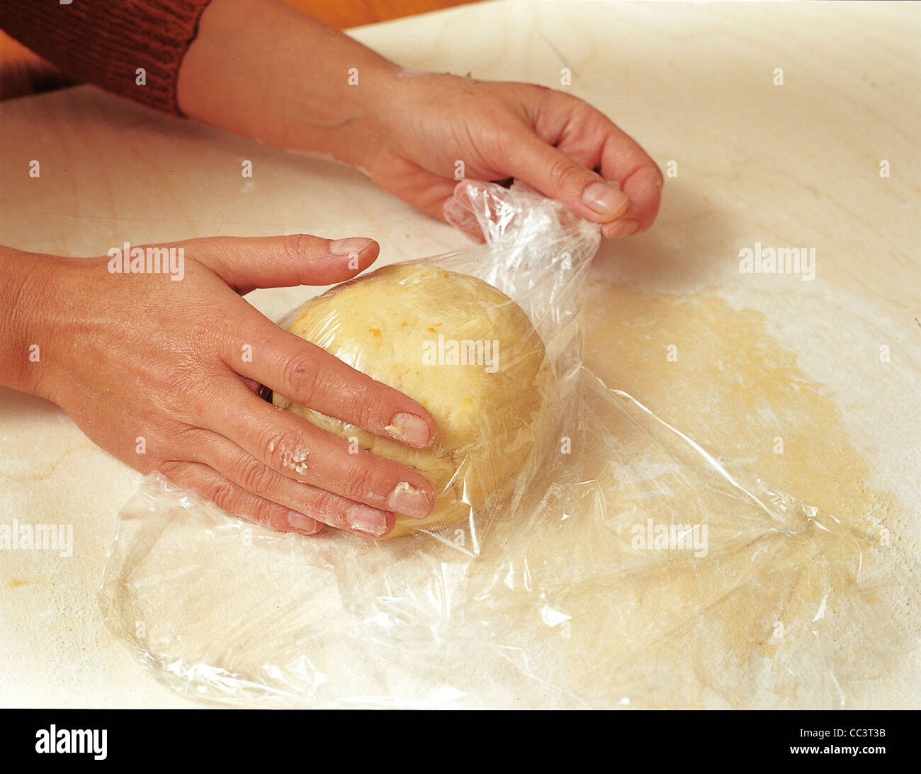 Orange surprise pie step 2 hi-res stock photography and images - Alamy