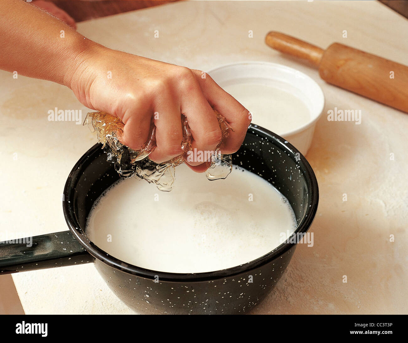 Orange surprise pie step 6 hi-res stock photography and images - Alamy